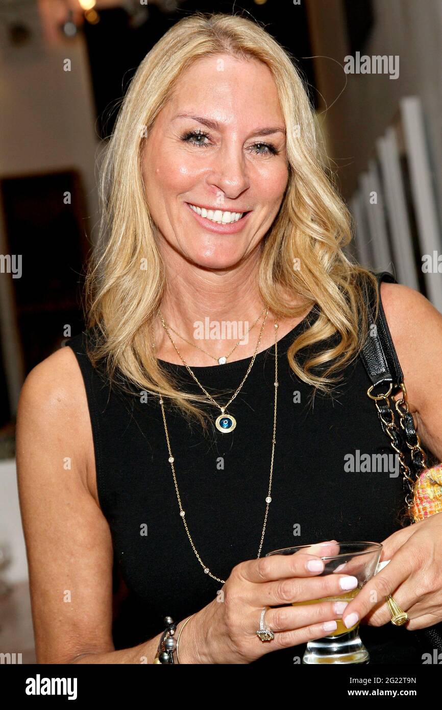 Yellin hi-res stock photography and images - Alamy