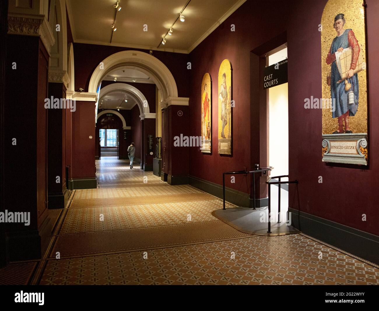 Corridor in the V&A (Victoria and Albert Museum), South Kensington ...