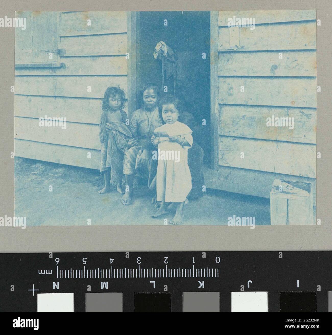 Javanese, great Combéweg. Javanese woman with two girls sitting in the ...