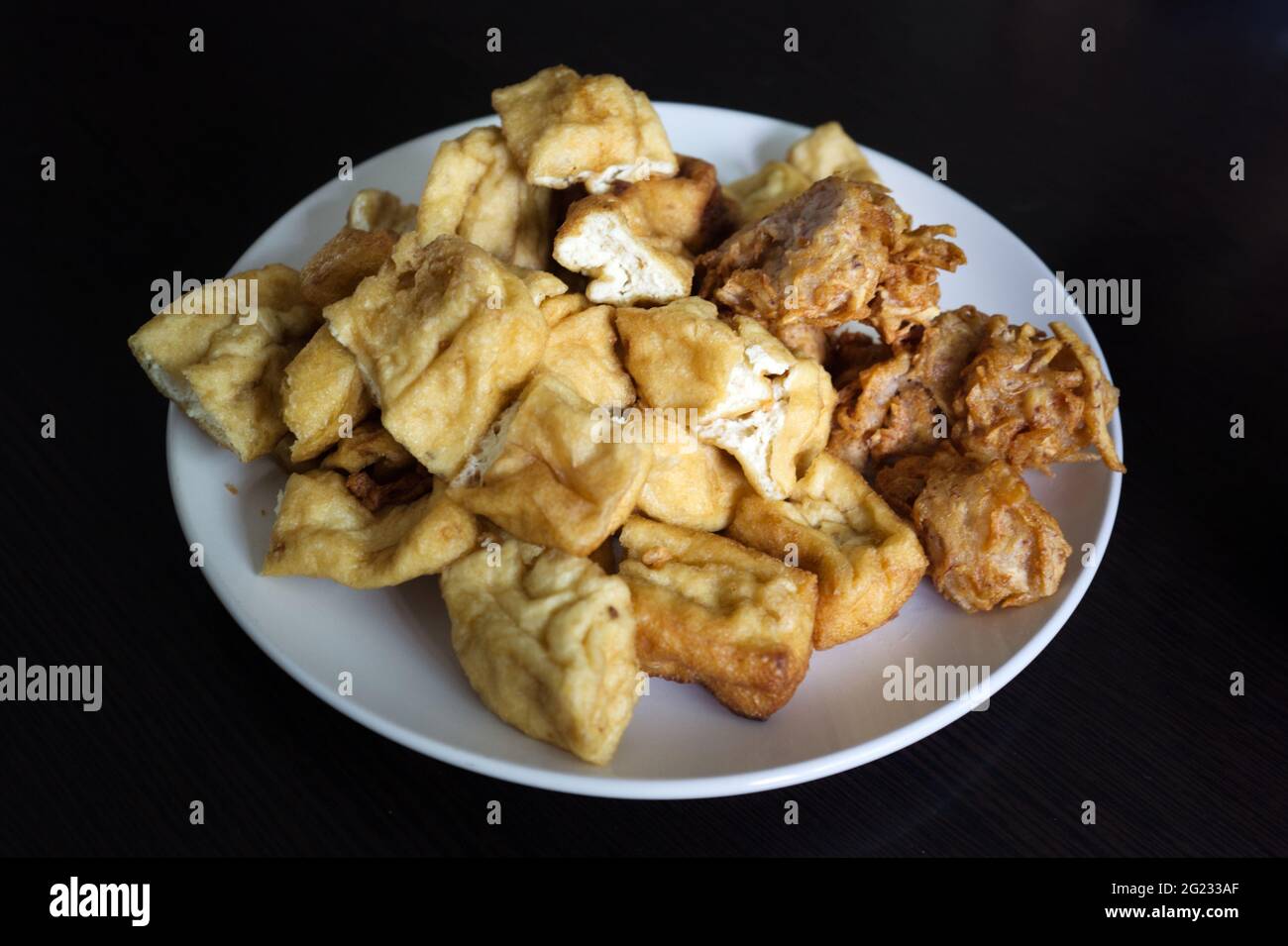 Fried Taro Cake Vegetarian (Zhu Jiao Quan)and Fried Tofu Mixed Served ...