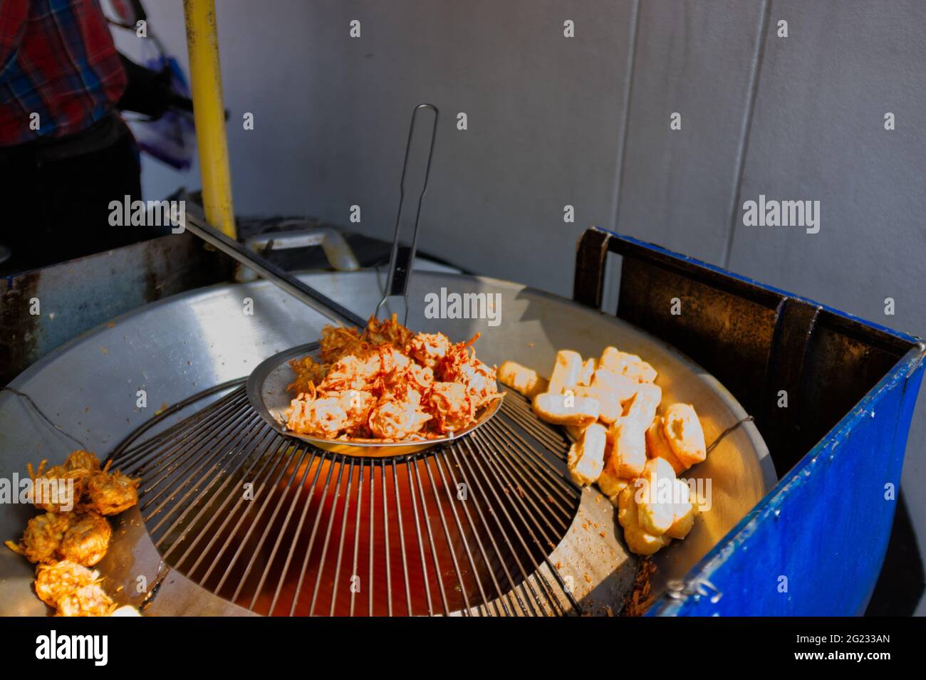 Fried Taro Cake Vegetarian (Zhu Jiao Quan)and Fried Tofu , THAI street ...