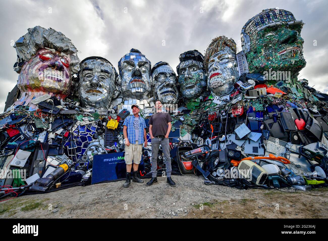 Alex wreckage hi-res stock photography and images - Alamy