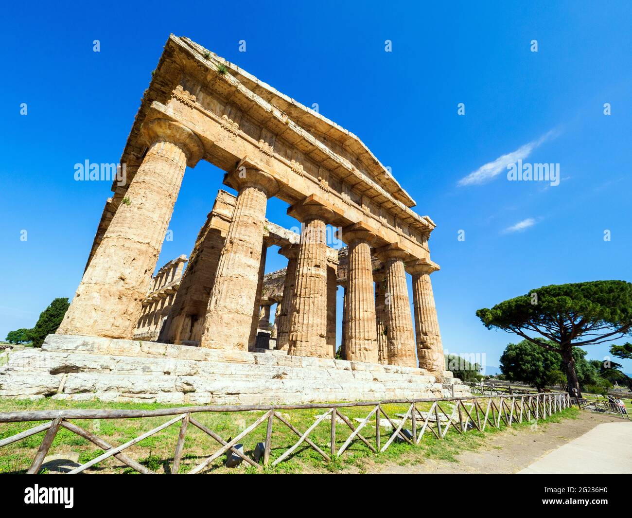 Doric greek column hi-res stock photography and images - Alamy