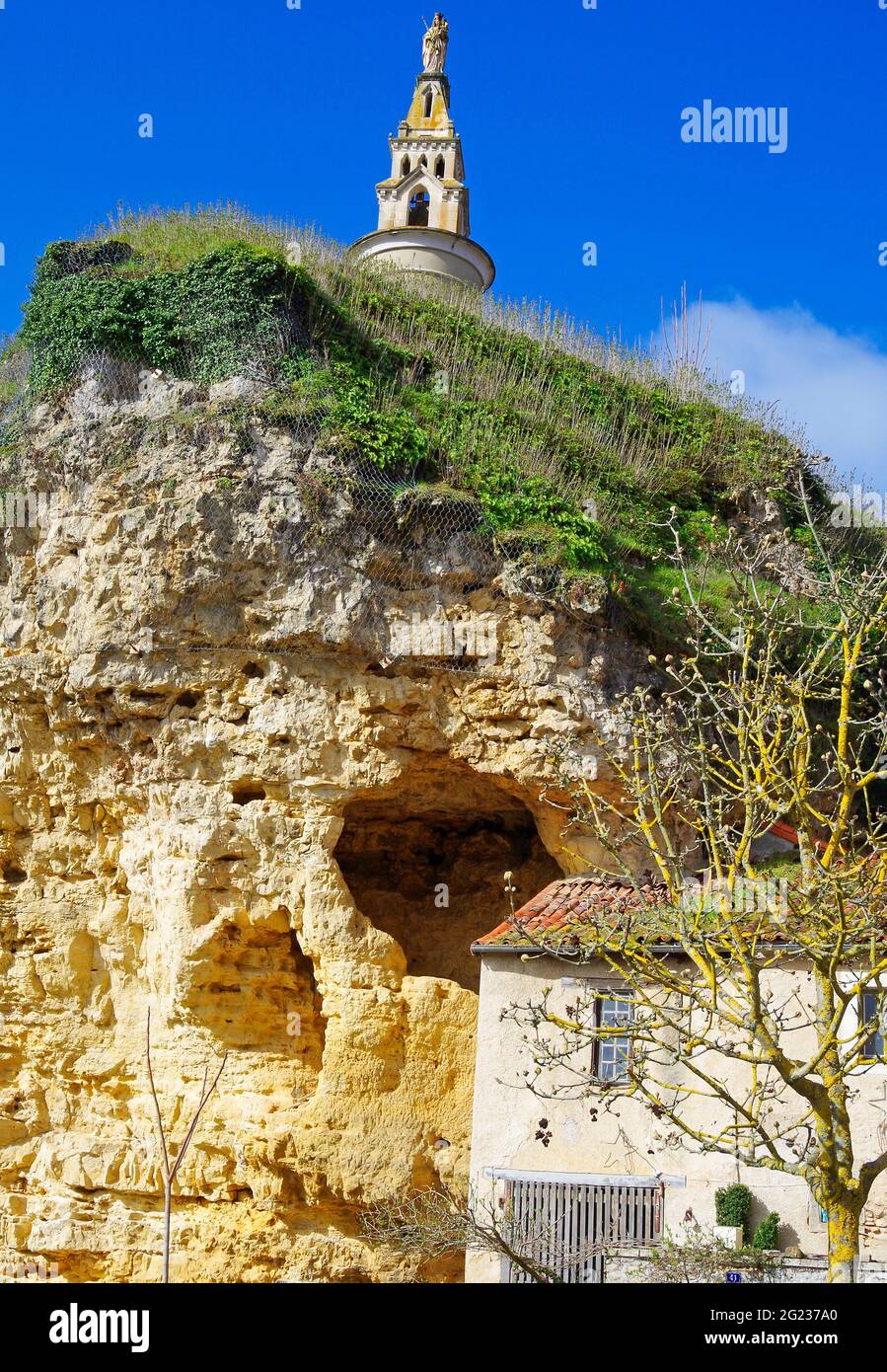 House built into cliff hi-res stock photography and images - Alamy