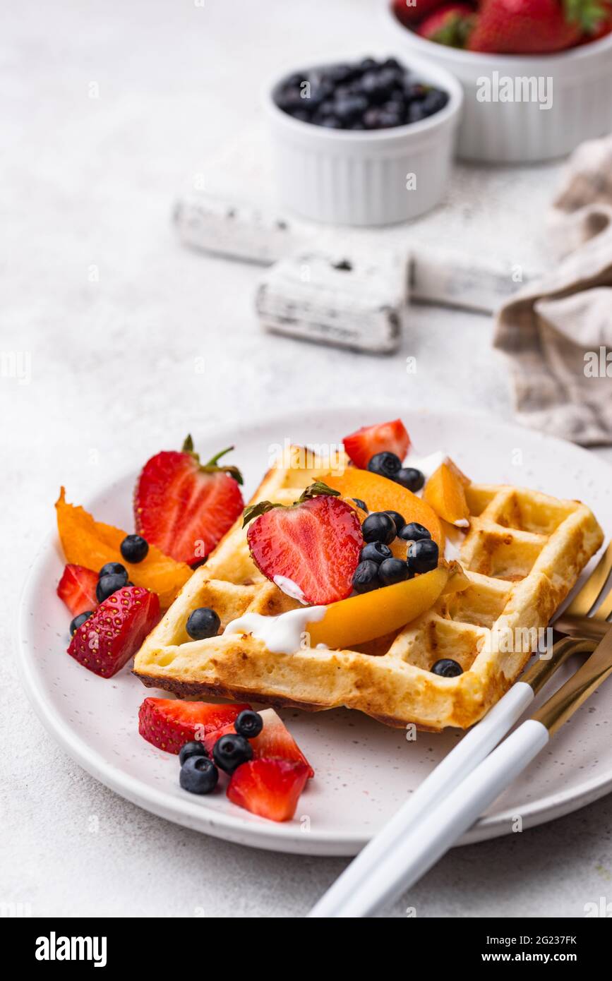 Baked belgian waffles fruit hi-res stock photography and images - Alamy