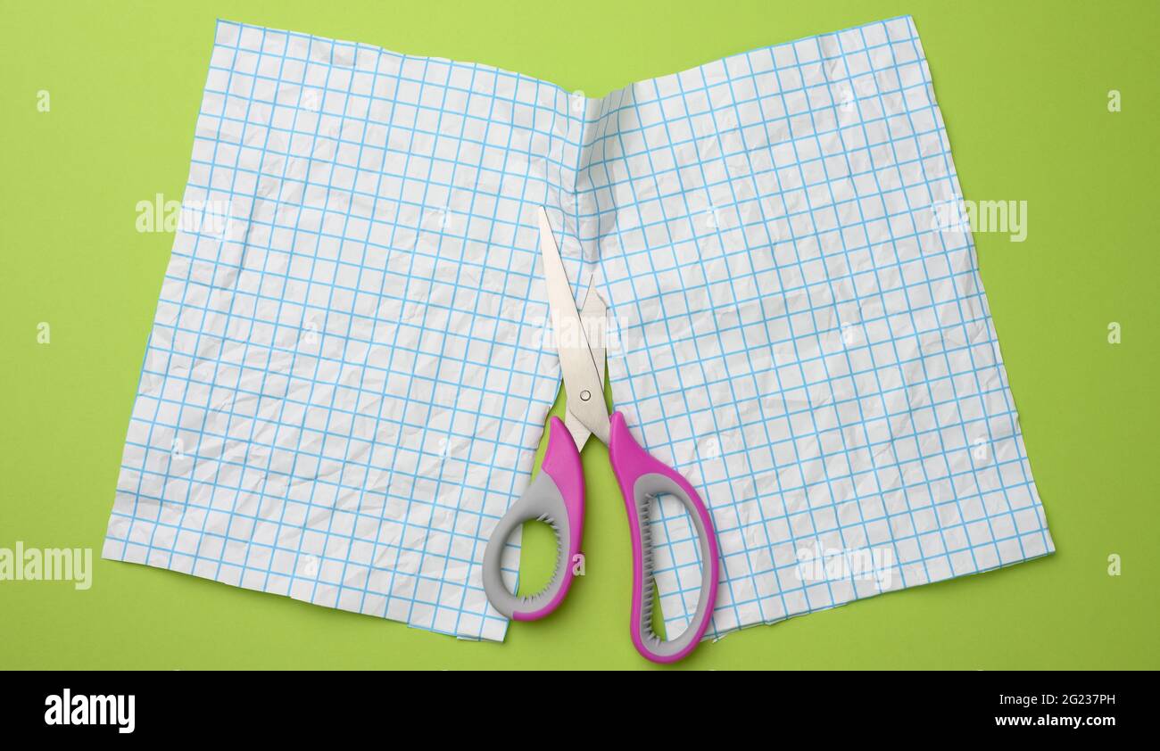 Half crumpled paper texture hi-res stock photography and images - Alamy
