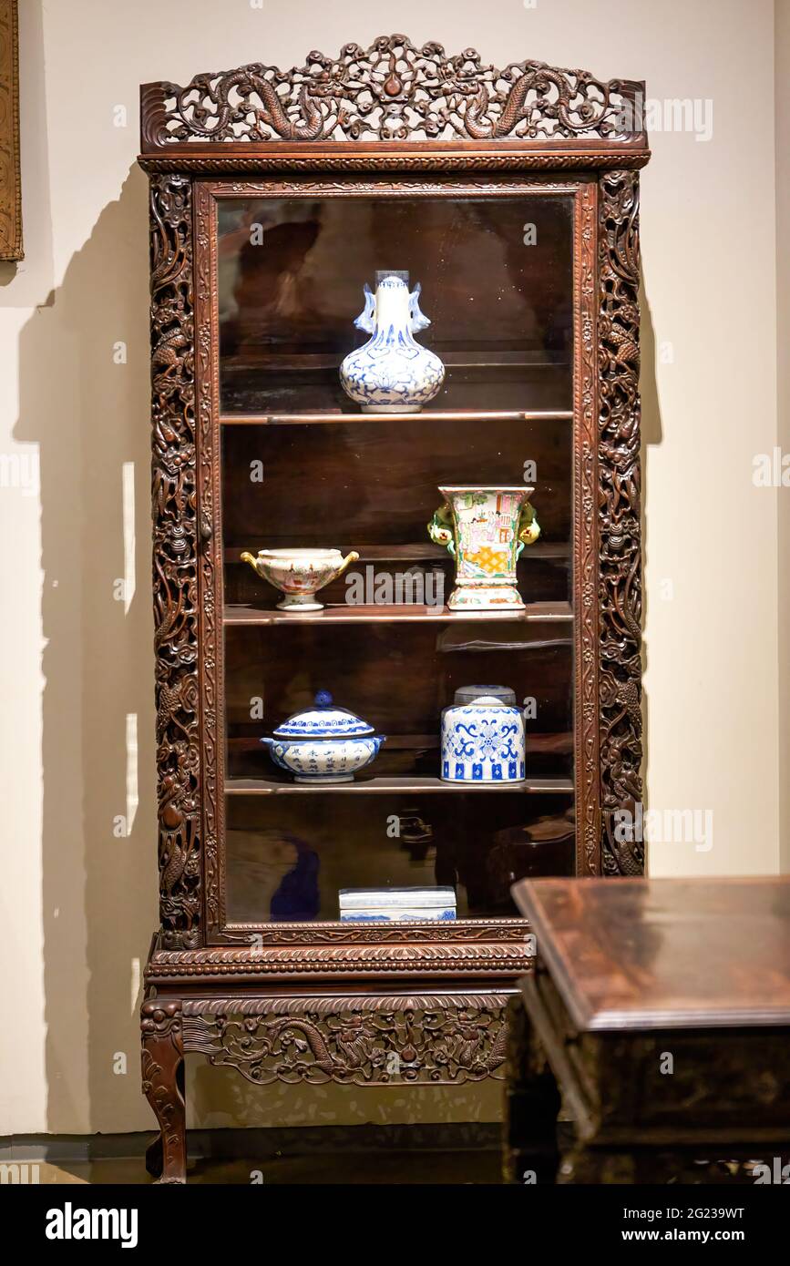 Carved mahogany cabinet and porcelain vase in Lingnan style, Guangdong ...
