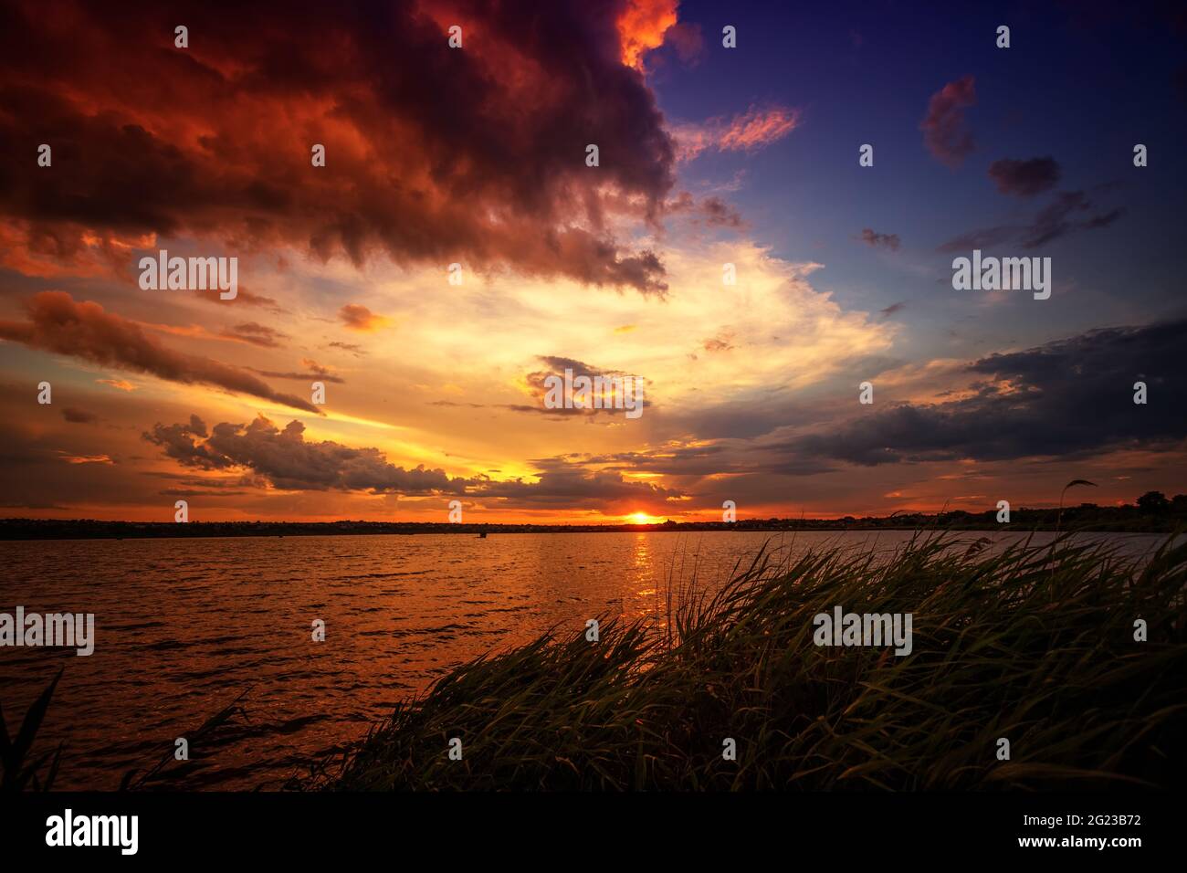 Beautiful cloudy sunset pink reflection hi-res stock photography and ...