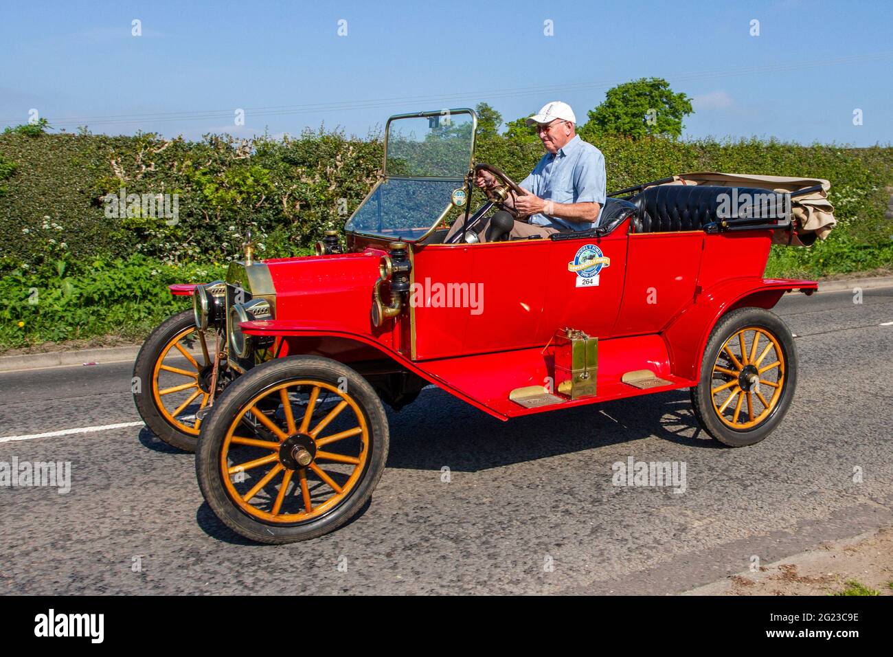 1913 red Ford model T 2892 American historical Touring Sedan, en-route ...