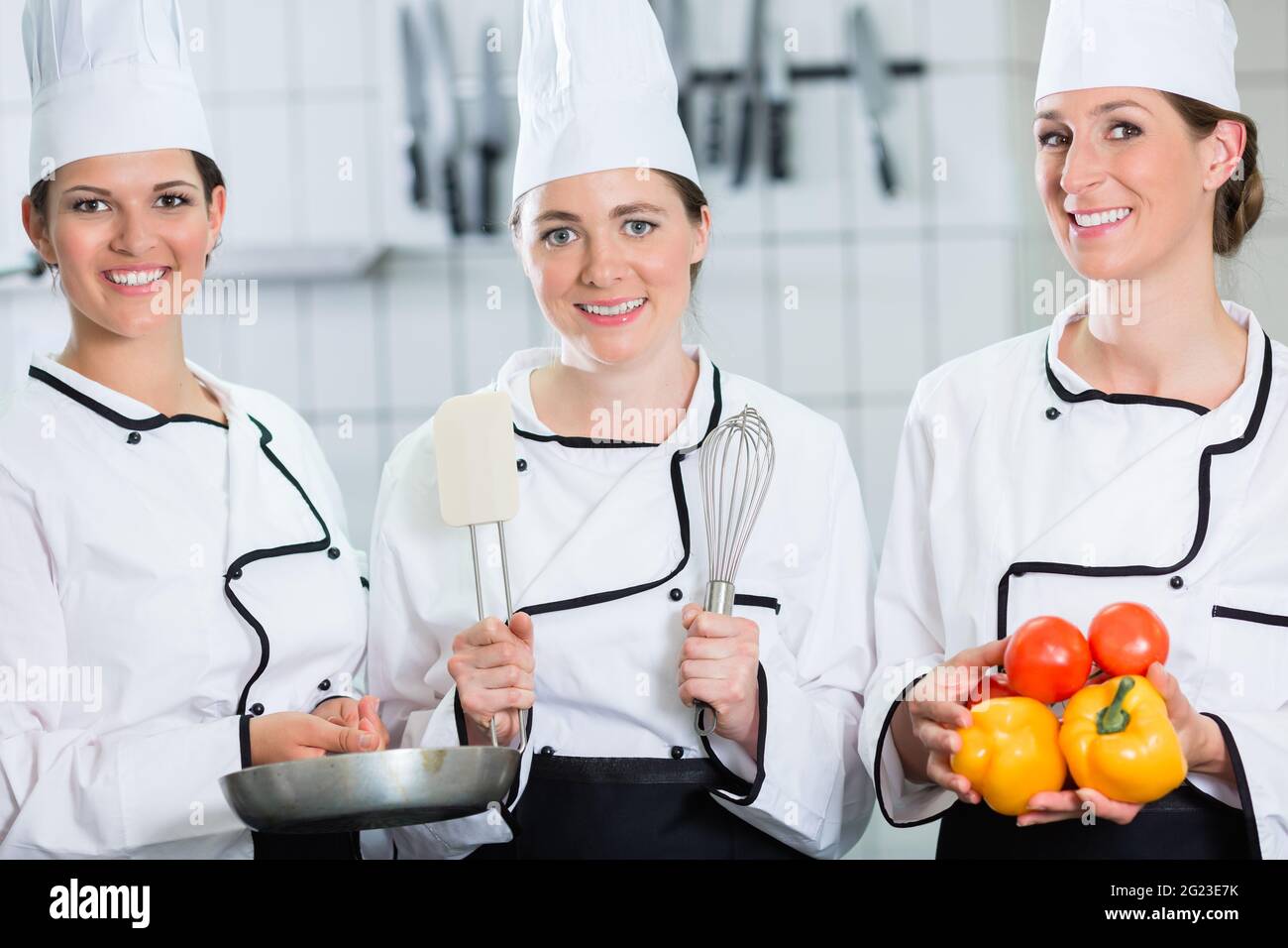 Chefs in commercial kitchen hi-res stock photography and images - Alamy