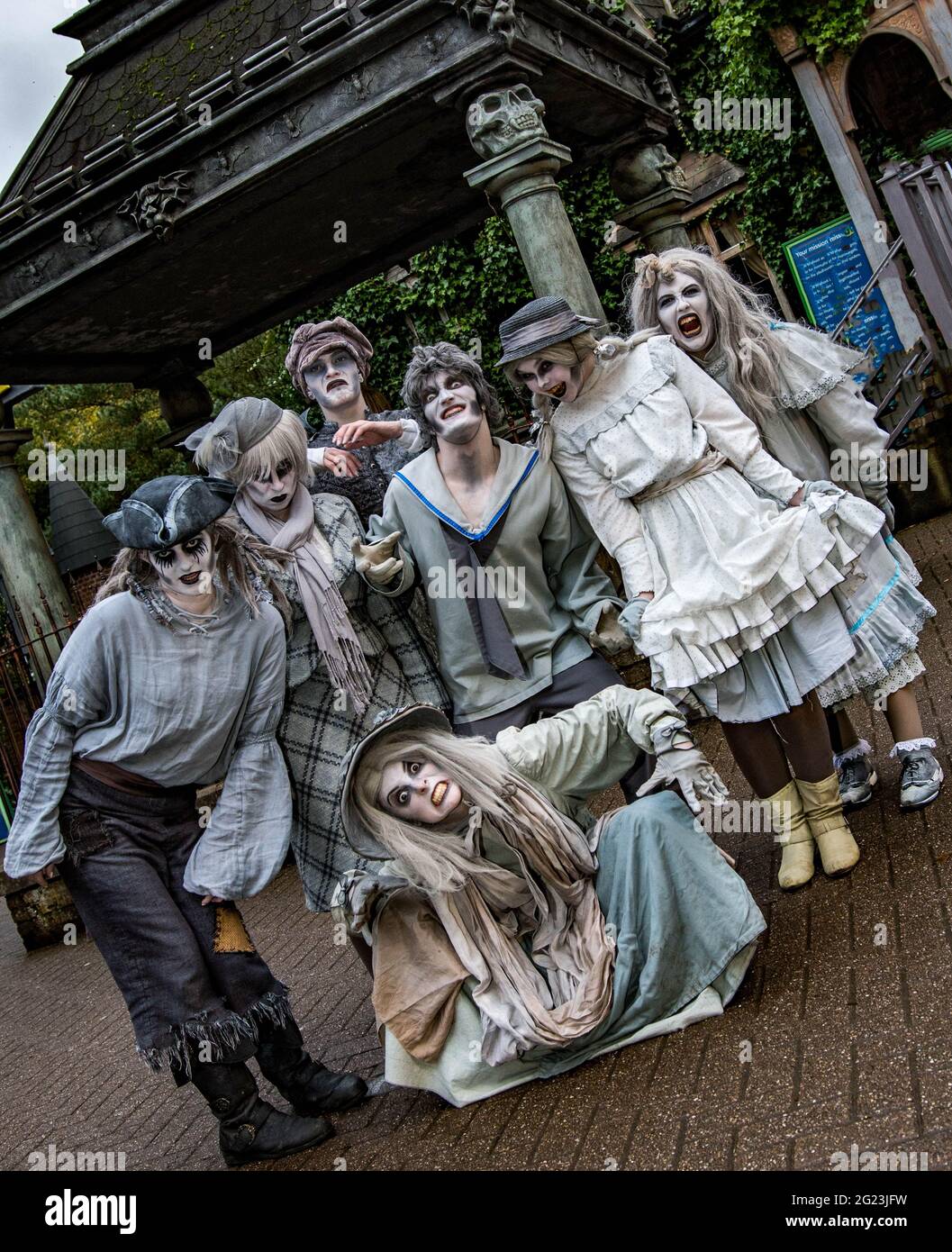 Alton Towers Scare Actors During Scarefest Scare Fest Inc The Alton ...