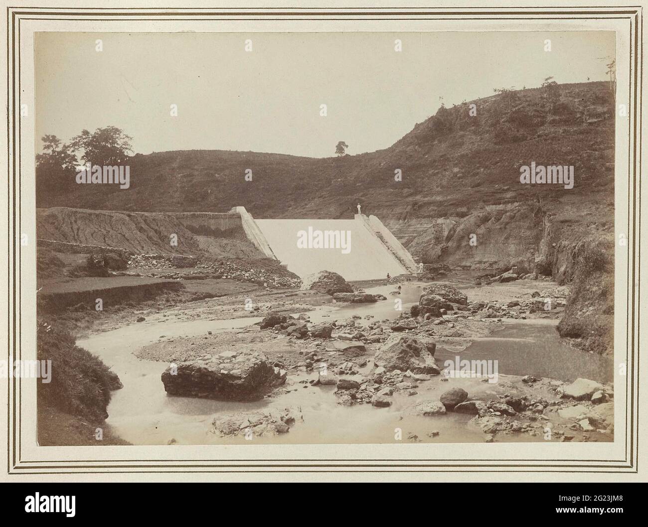Newly built dam hi-res stock photography and images - Alamy