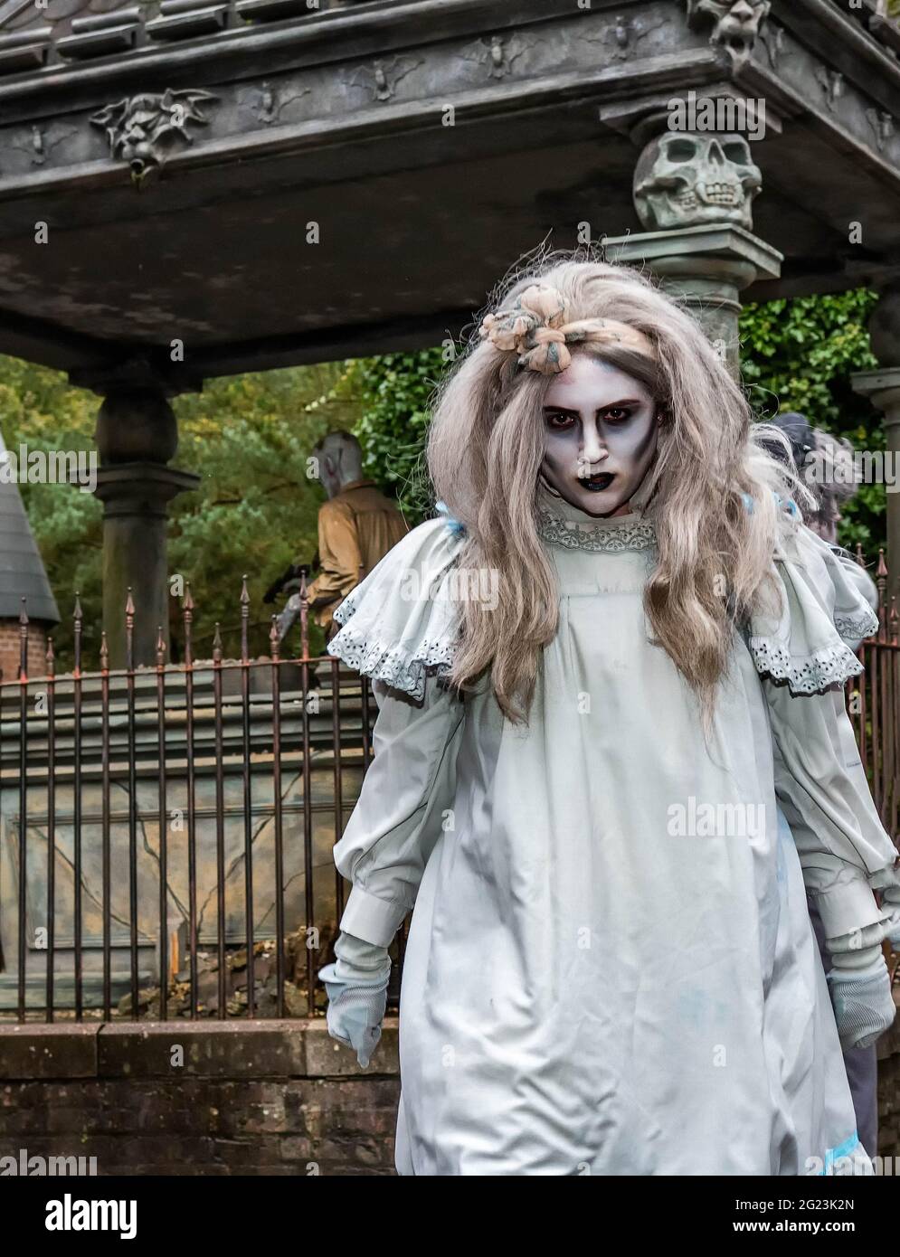 Alton Towers Scare Actors During Scarefest Scare Fest Inc The Alton ...