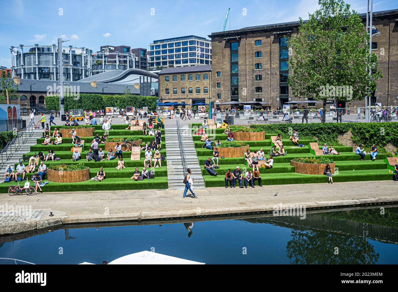 GRANARY SQUARE LONDON 8 June 2021 . People relaxing in the sunshine at ...