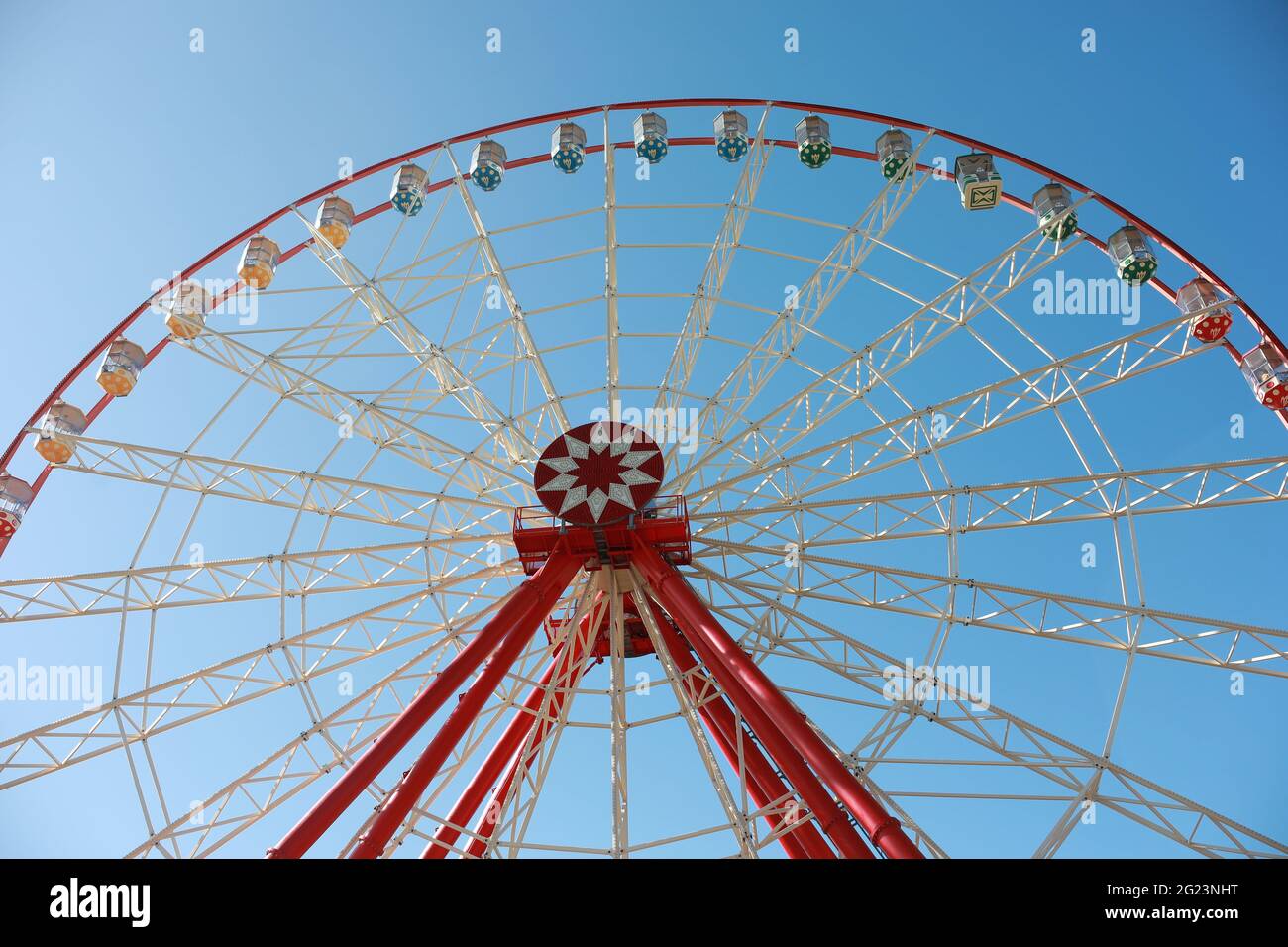 the biggest ferris wheel in a small town Stock Photo - Alamy