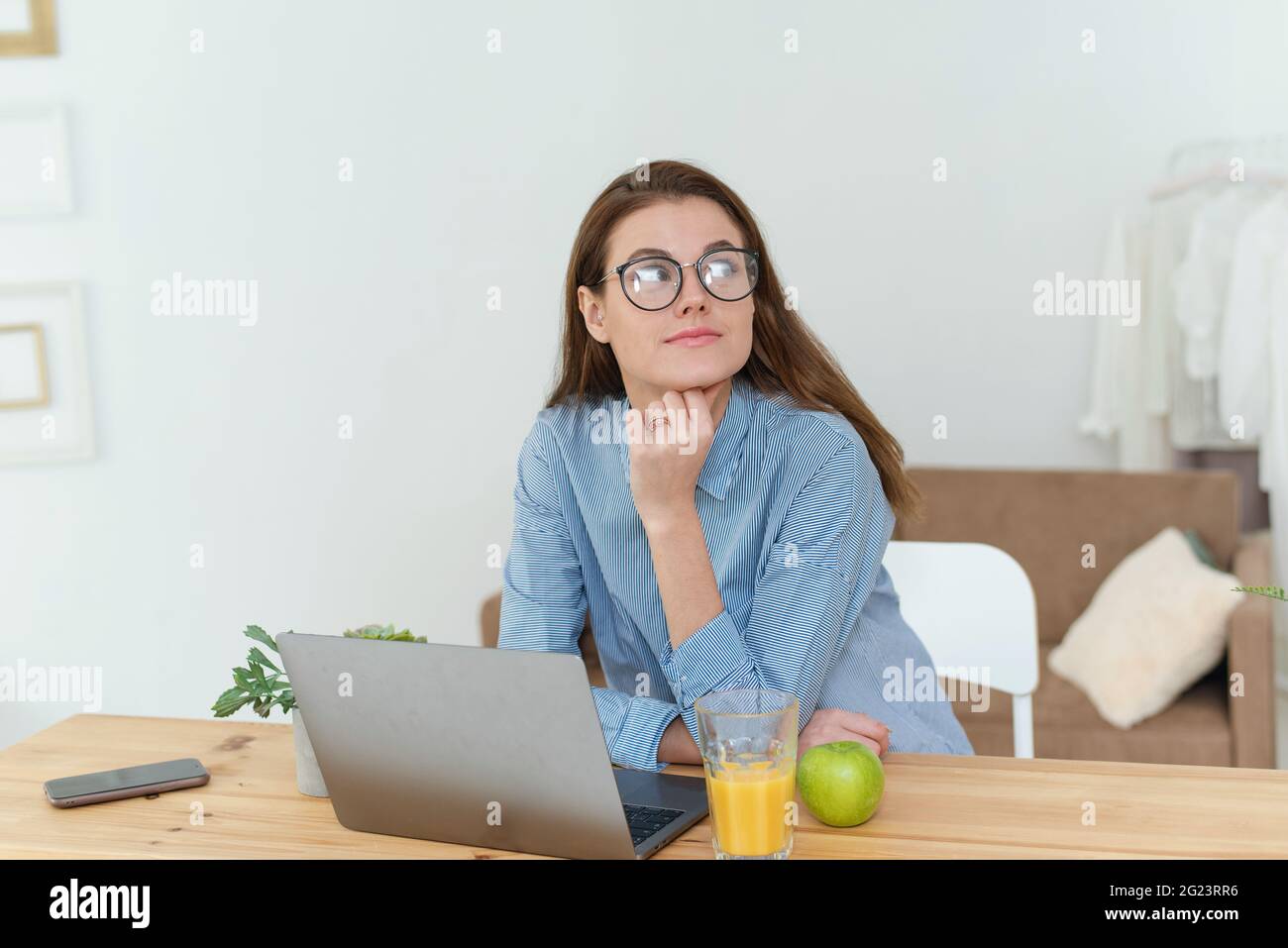 Deep thinking student hi-res stock photography and images - Alamy
