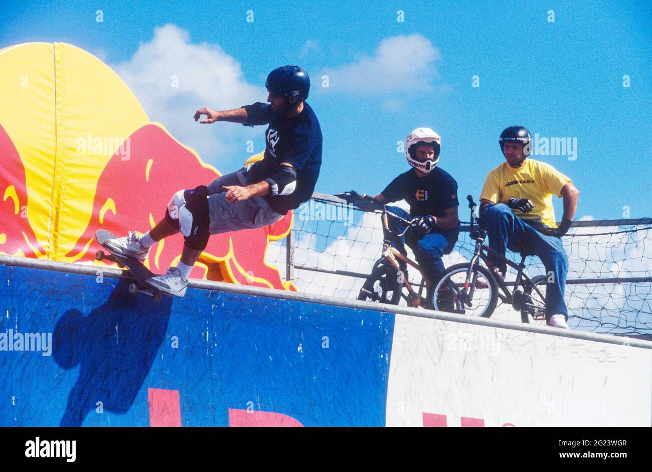 Skateboard competition audience hi-res stock photography and images - Alamy