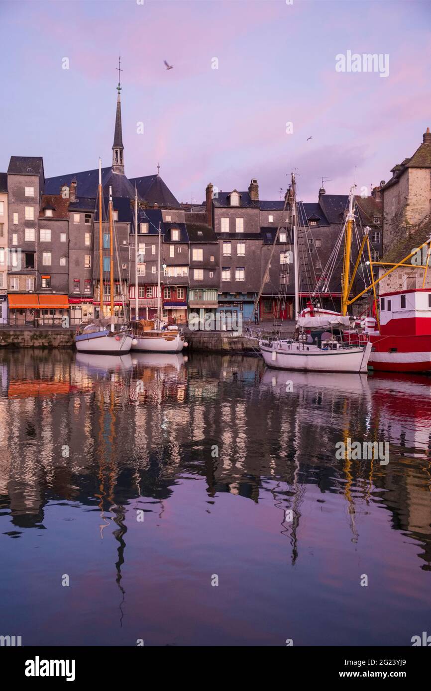 Honfleur (Normandy, northern France): the “Vieux Bassin" (Old Dock ...