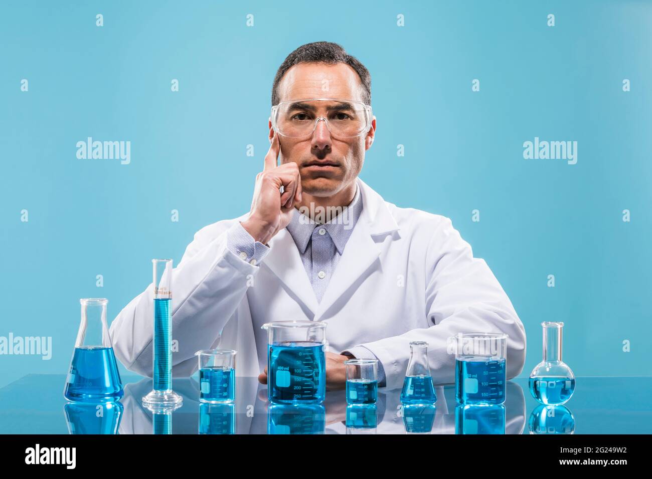 Scientist lab beakers hi-res stock photography and images - Alamy
