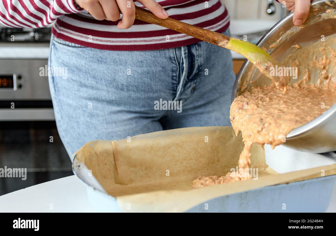 Close-up image of woman pouring cake batter in baking pan Stock Photo ...