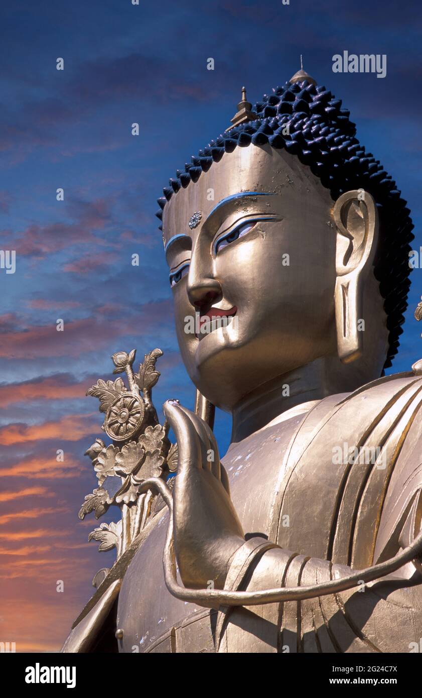 Golden statue in himalayas of india hi-res stock photography and images ...