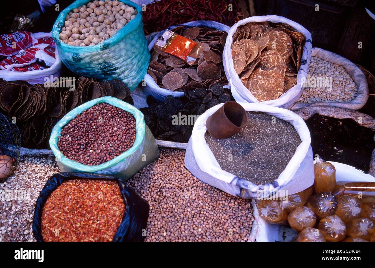 Myanmar, Mandalay, Spices in traditional market Stock Photo - Alamy