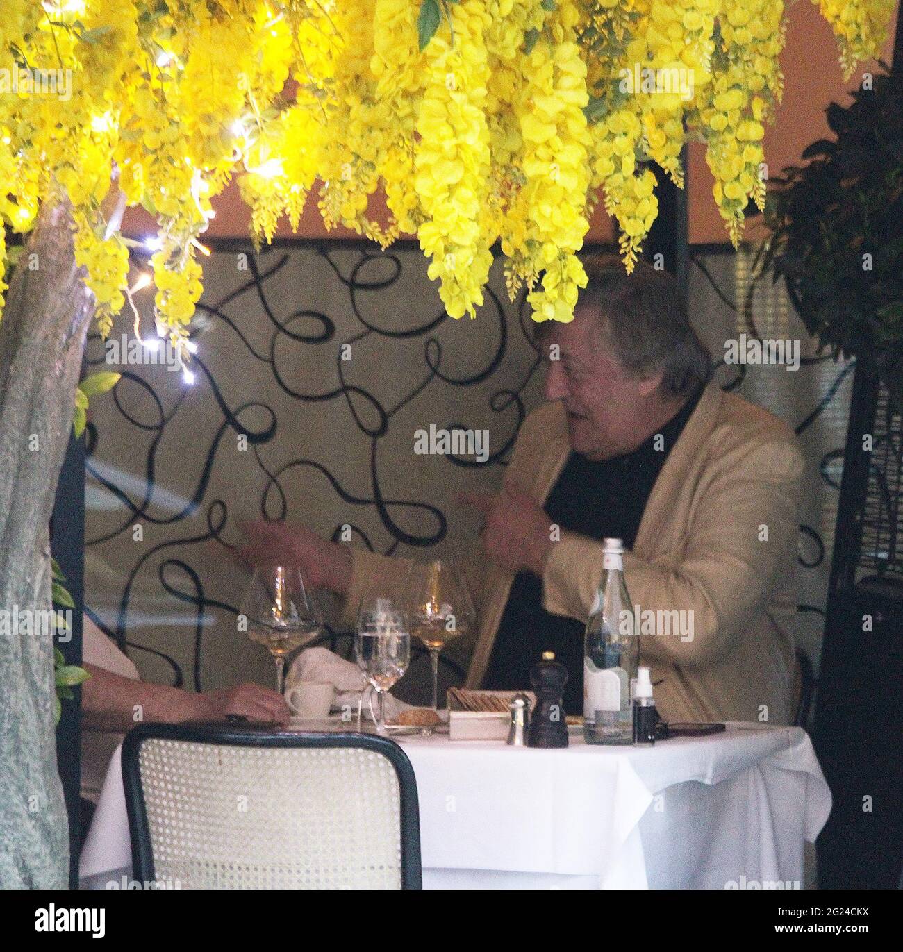 Steven fry went to Scott’s and had dinner with a friend outside. He was ...
