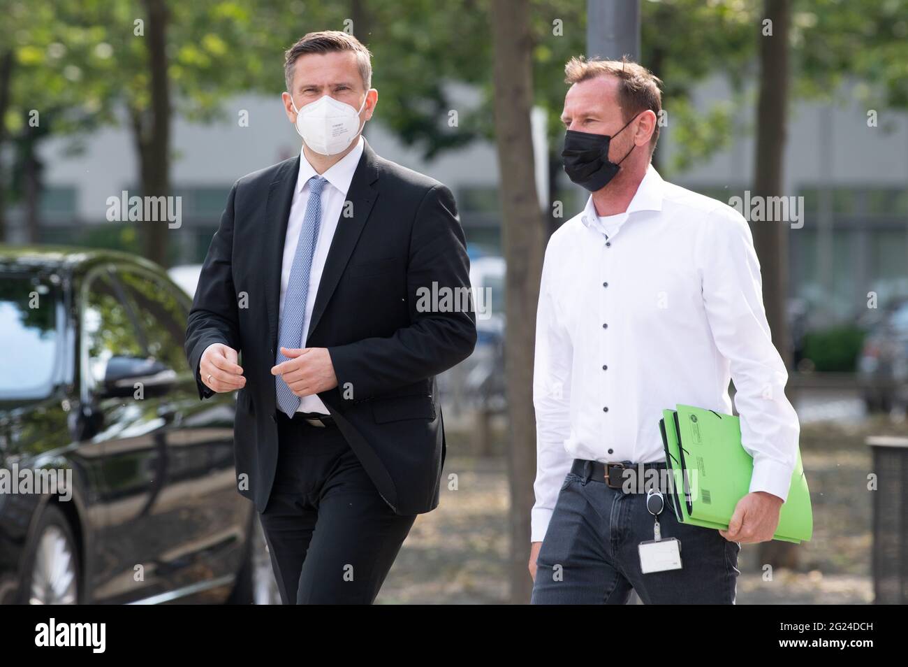 Dresden, Germany. 08th June, 2021. Martin Dulig (SPD, l), Saxony's ...