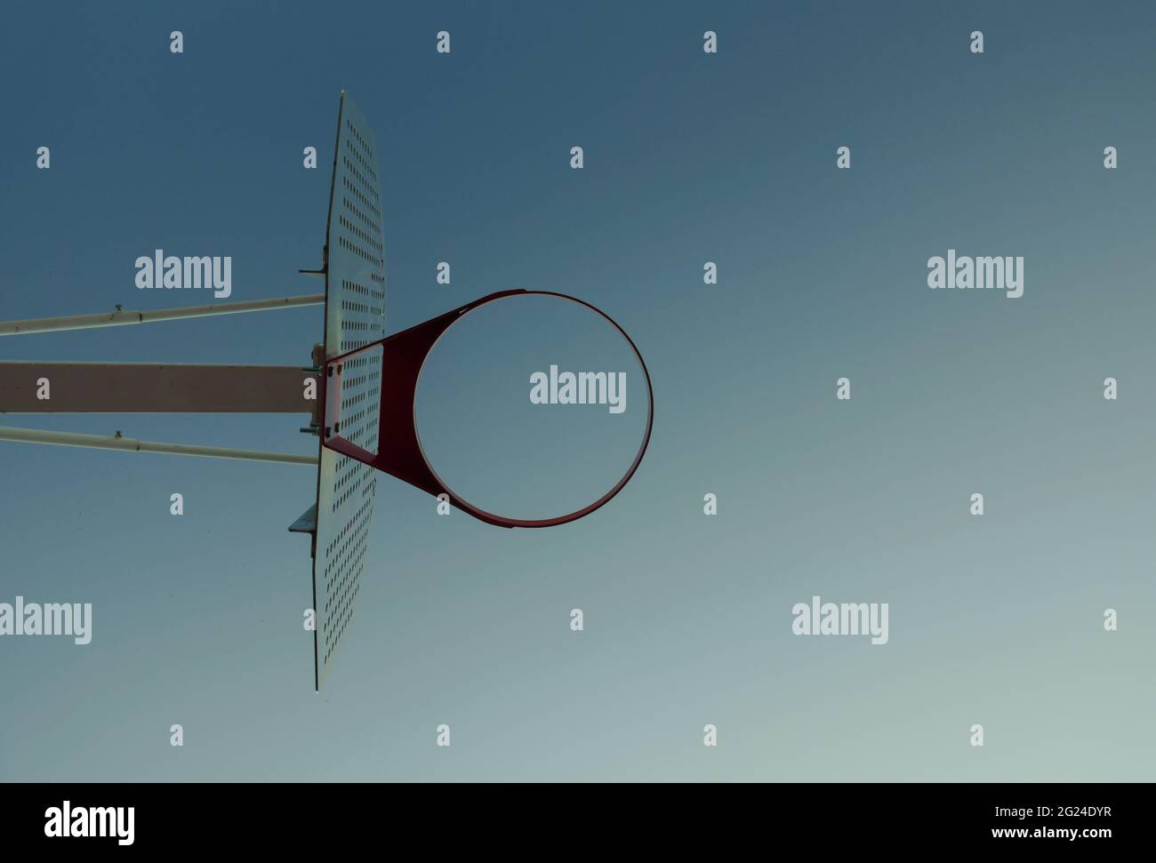 Street hoops ball hi-res stock photography and images - Alamy