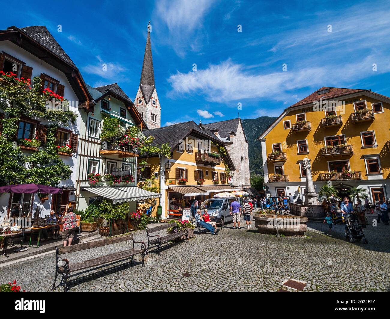 Old town square in Hallstatt, Austria Stock Photo - Alamy