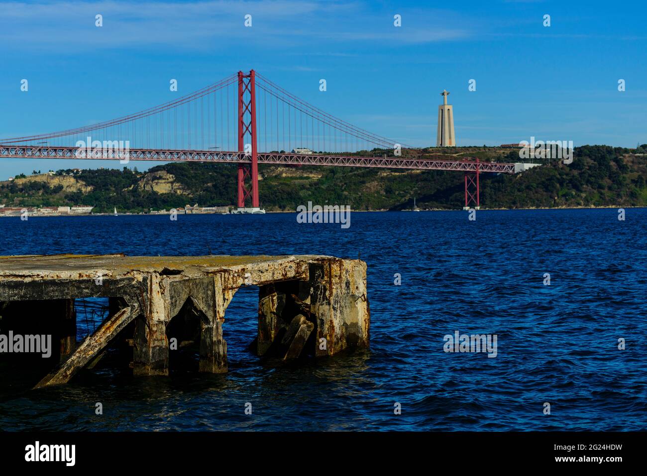 25 de abril bridge colorful hi-res stock photography and images - Alamy