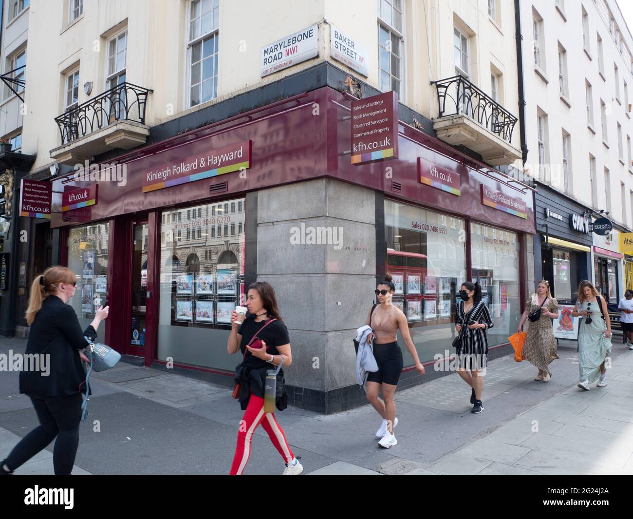 Central london estate agent hi-res stock photography and images - Alamy
