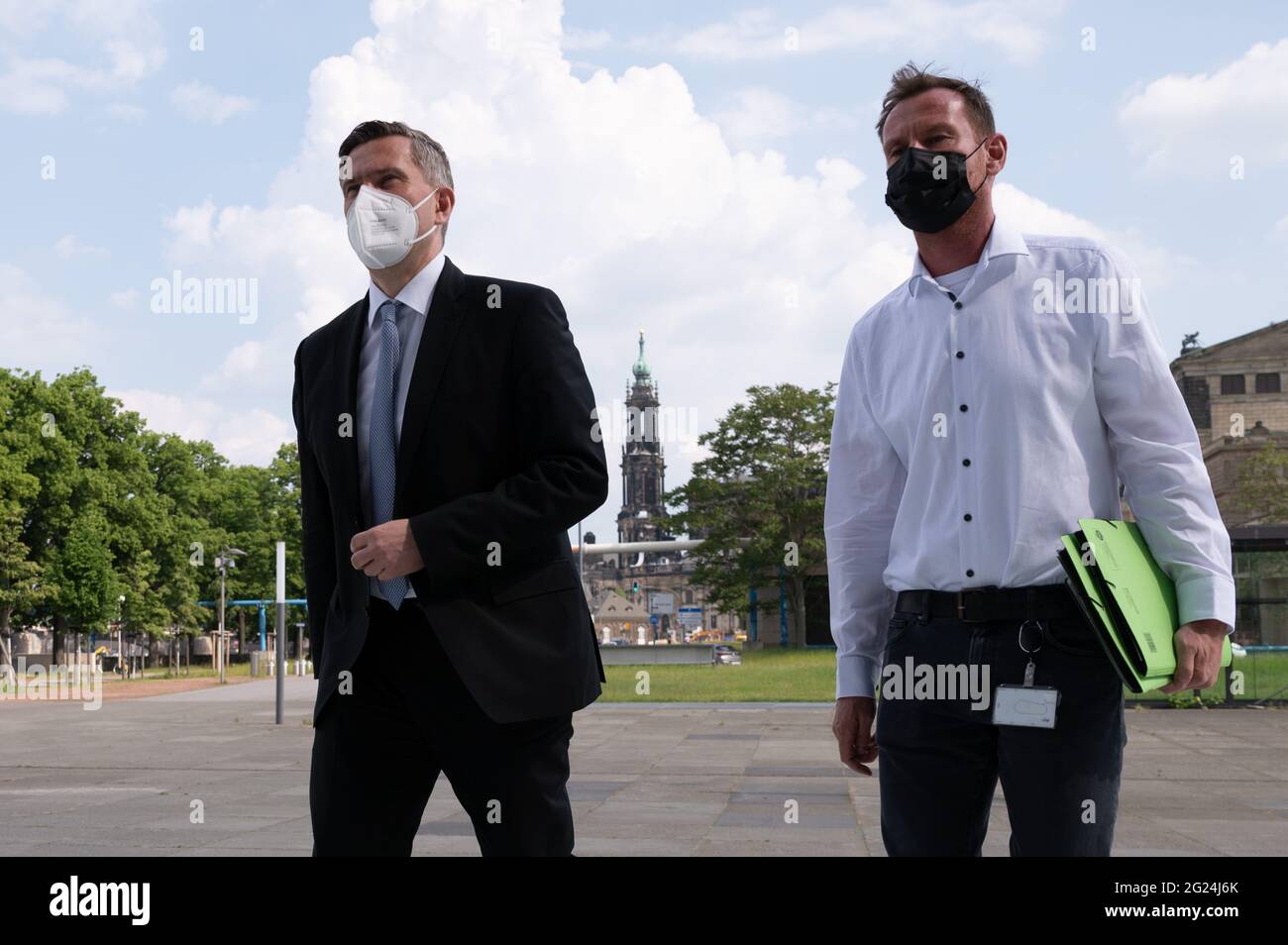Dresden, Germany. 08th June, 2021. Martin Dulig (SPD, l), Saxony's ...