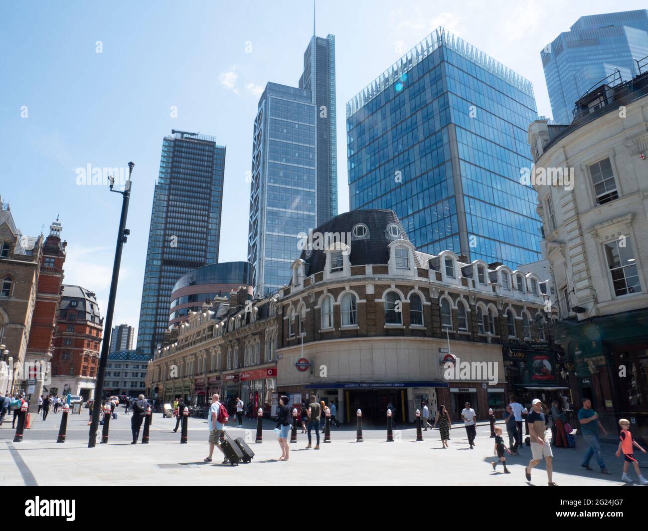 Liverpool street underground station on the corner of Liverpool street ...