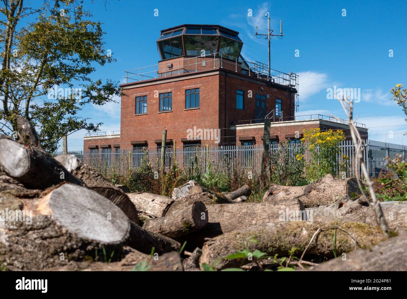 Greenham Common Disused Control Tower Stock Photo - Alamy