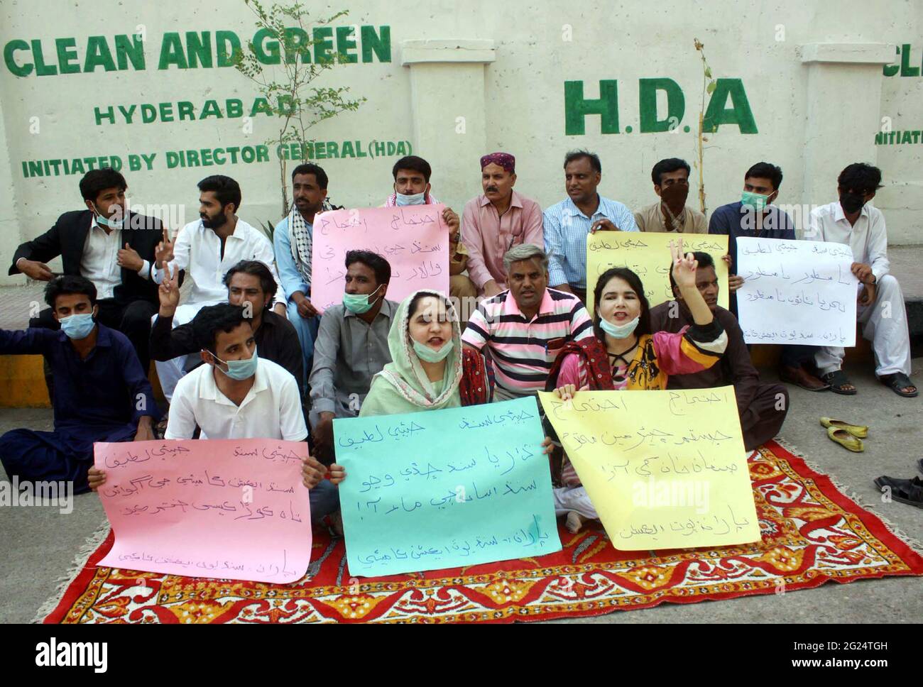 Jeay sindh qaumi mahaz protest hyderabad hi-res stock photography and ...