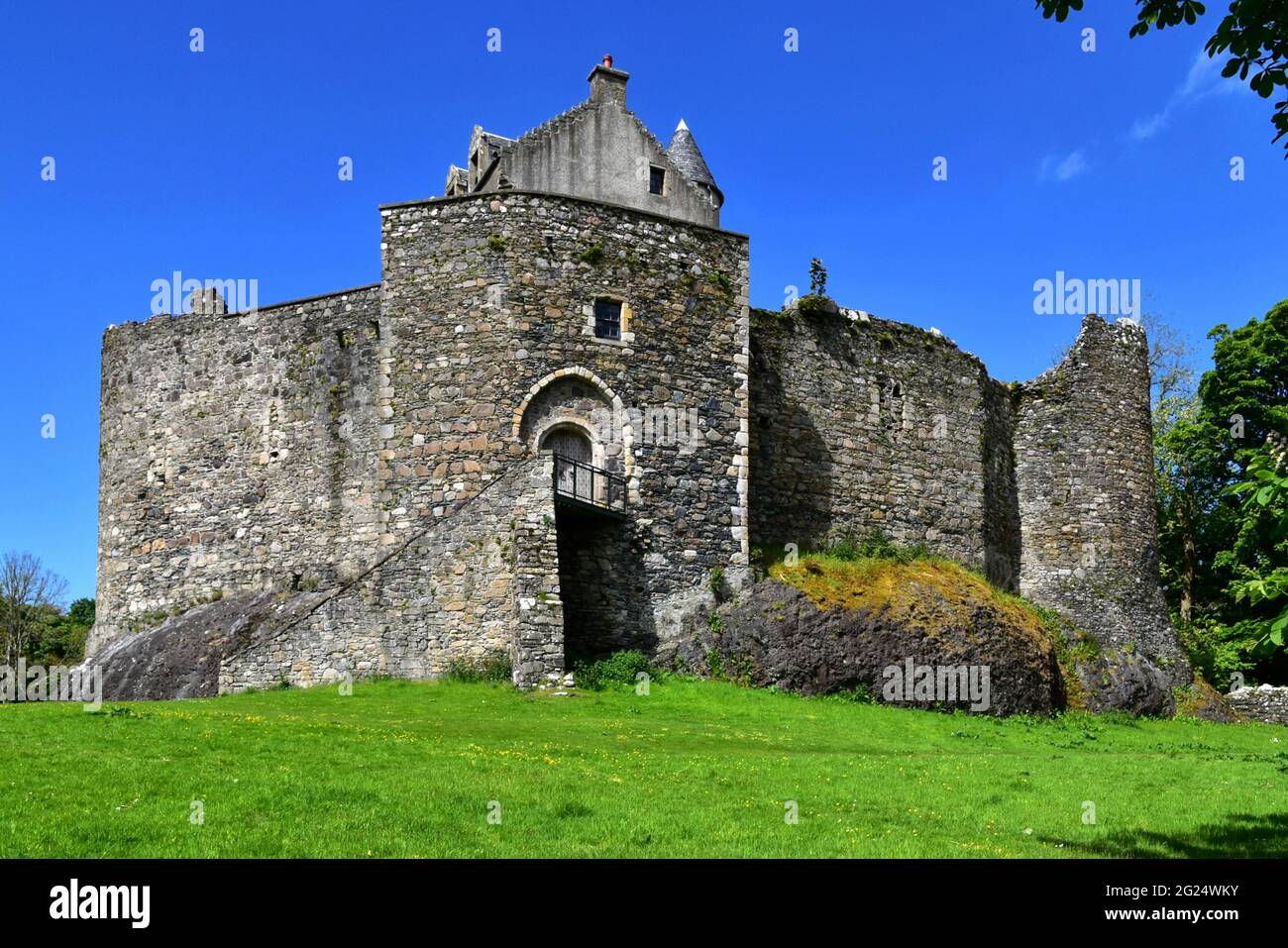 Dunstaffnage Castle near Oban Stock Photo - Alamy
