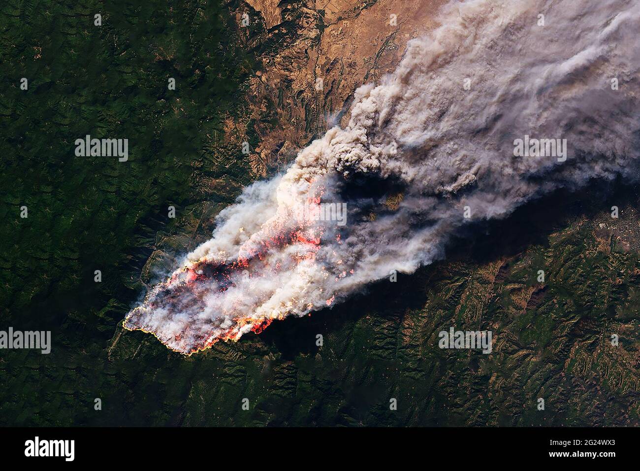 Australia smoke bushfire satellite hi-res stock photography and images ...