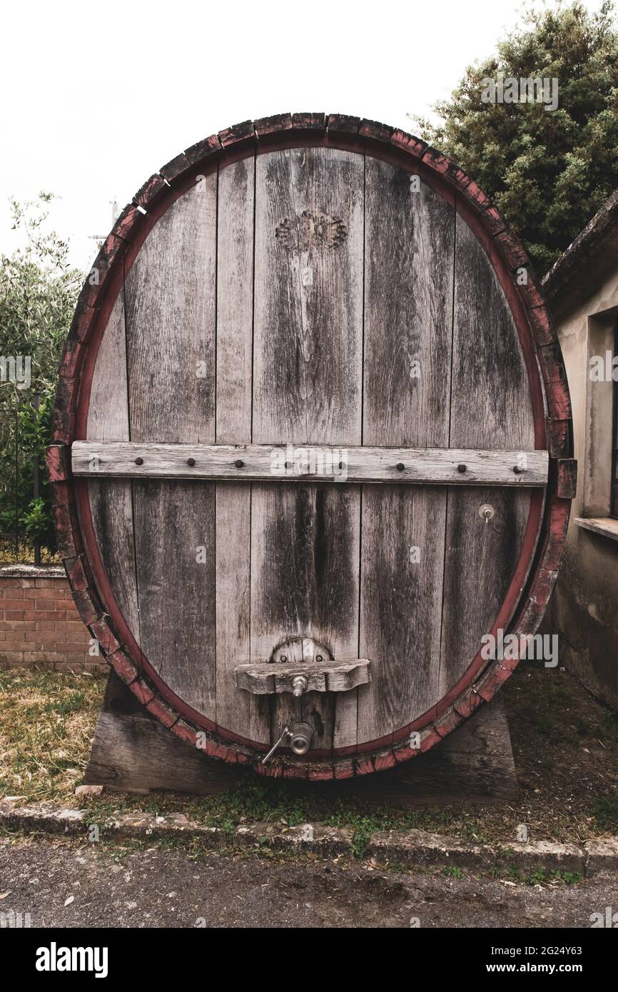 Beer barrel wood close hi-res stock photography and images - Alamy