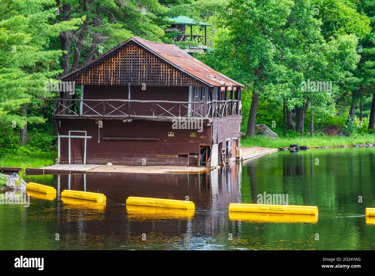 Rural scene wooden house hi-res stock photography and images - Alamy