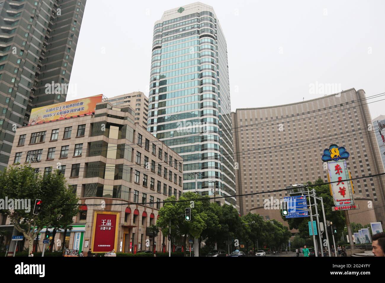 Central Shanghai Tower Block and Shopping Parade Stock Photo - Alamy