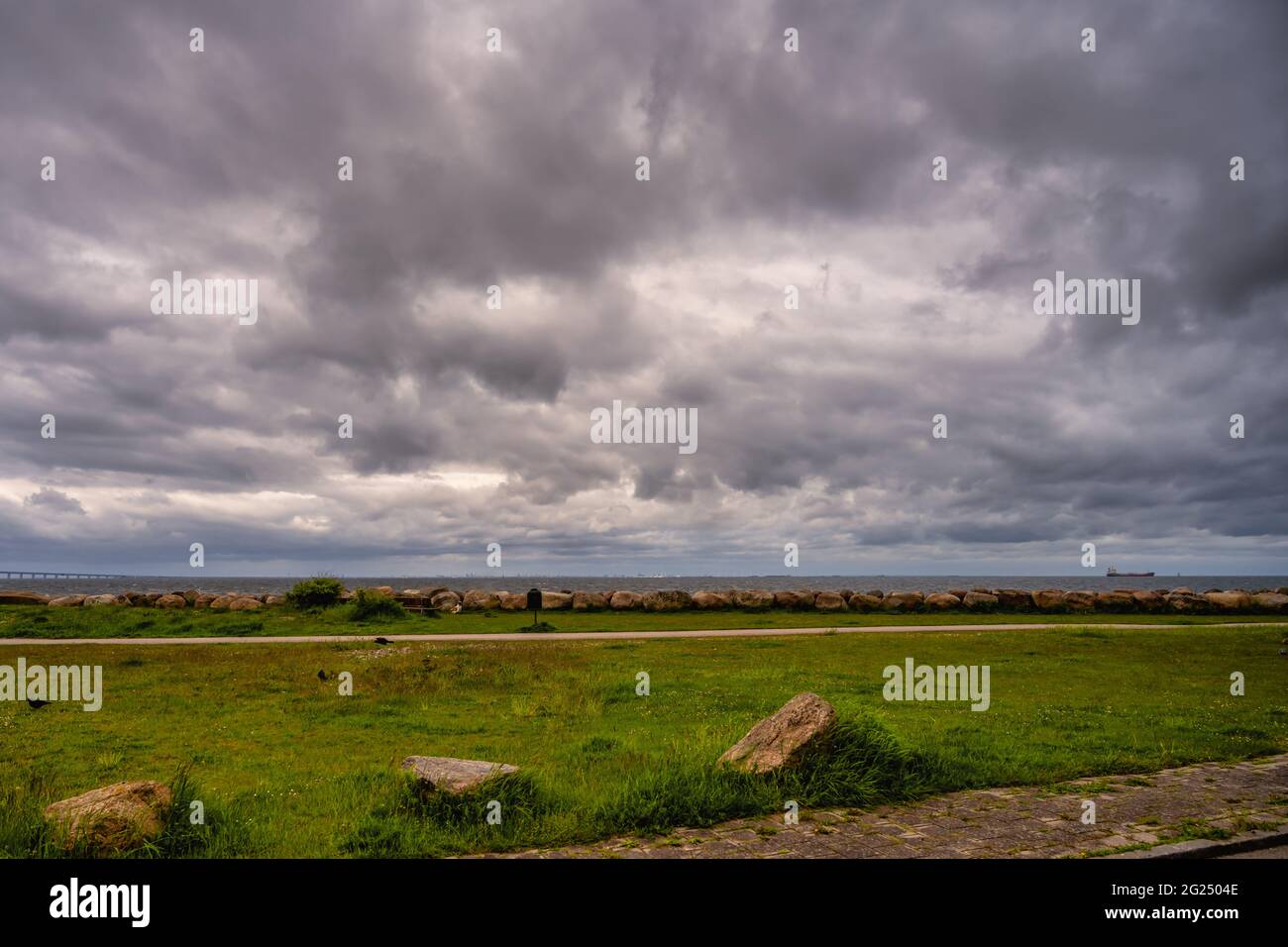 Wave lawn hi-res stock photography and images - Alamy