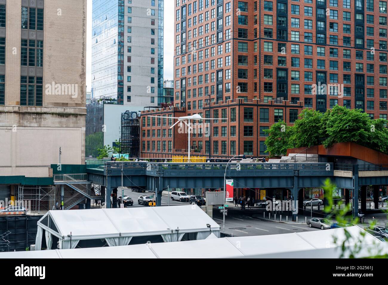 High line plinth hi-res stock photography and images - Alamy