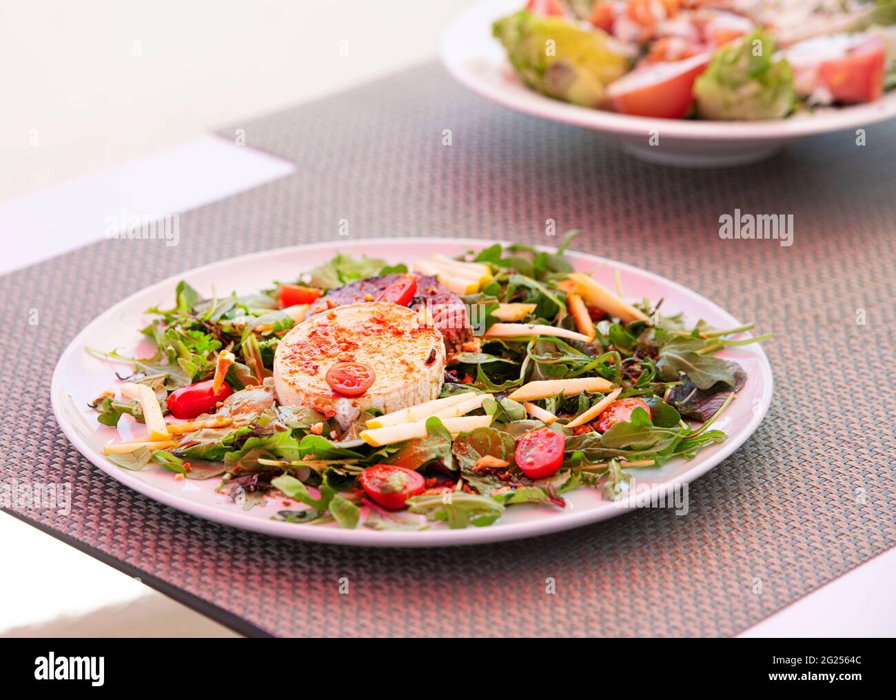Grilled goats cheese salad with tomatoes, lettuce and apple Stock Photo ...