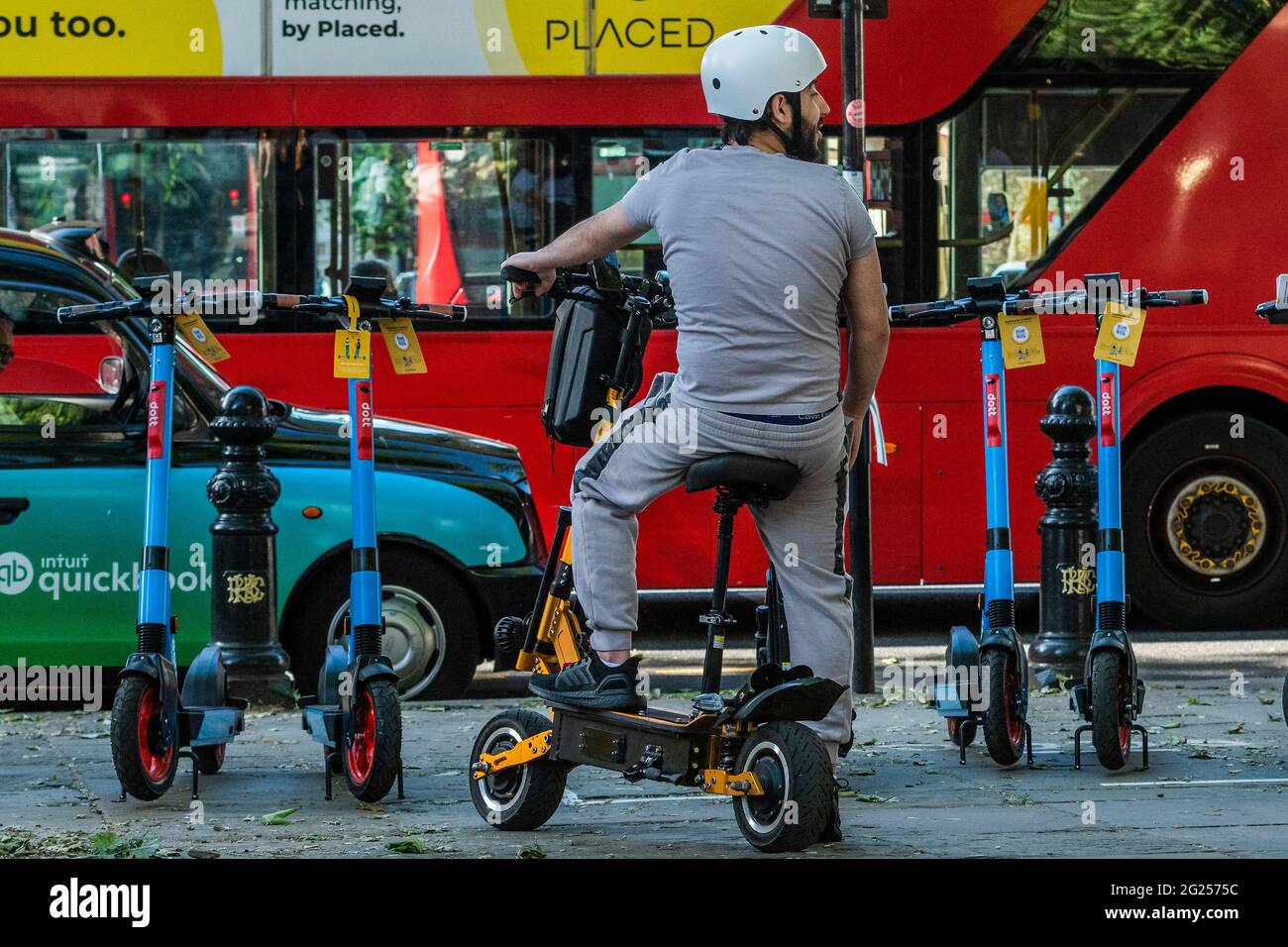 Dott e scooter hi-res stock photography and images - Alamy