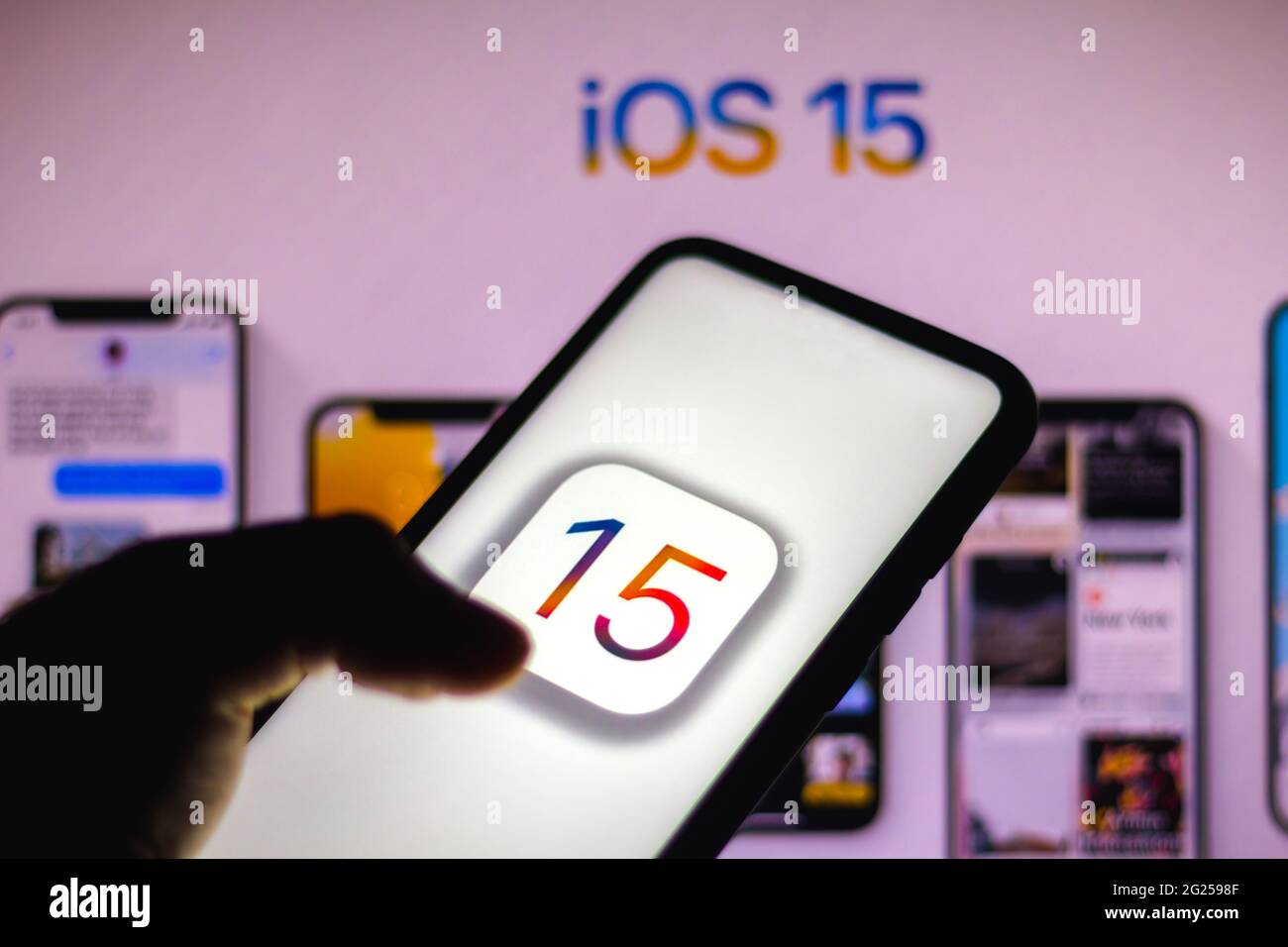 Ios 15 logo hi-res stock photography and images - Alamy