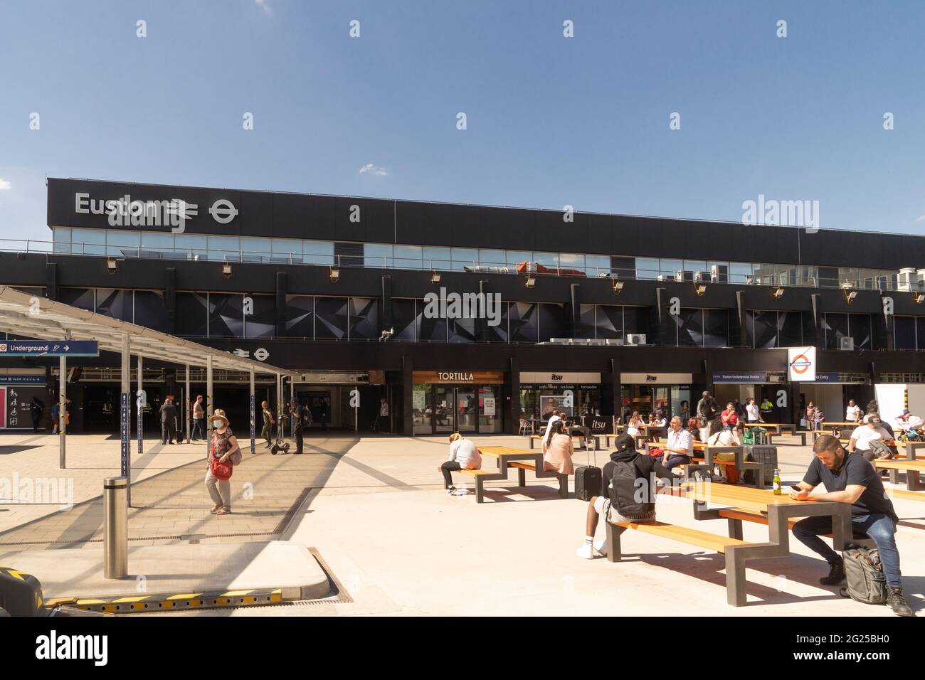 Euston railway mainline station, london, england Stock Photo - Alamy