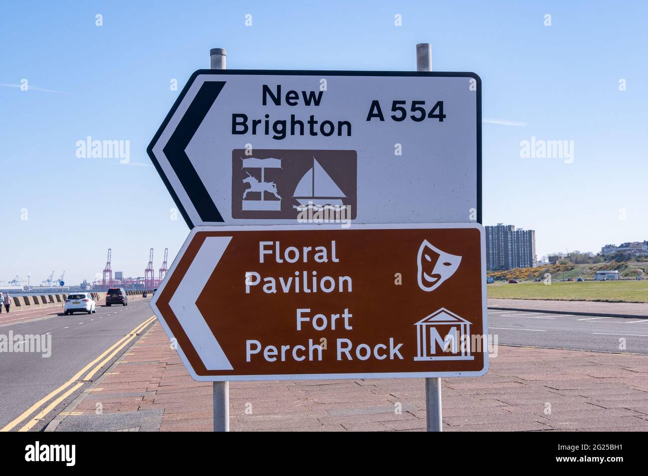 Roadside signs hi-res stock photography and images - Alamy