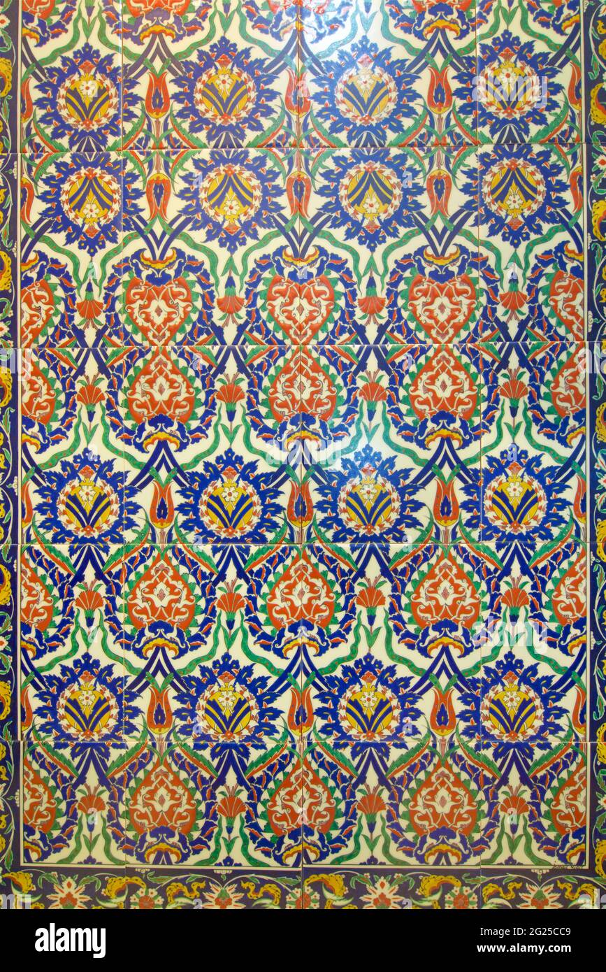 Iznik mosaic tiles hi-res stock photography and images - Alamy