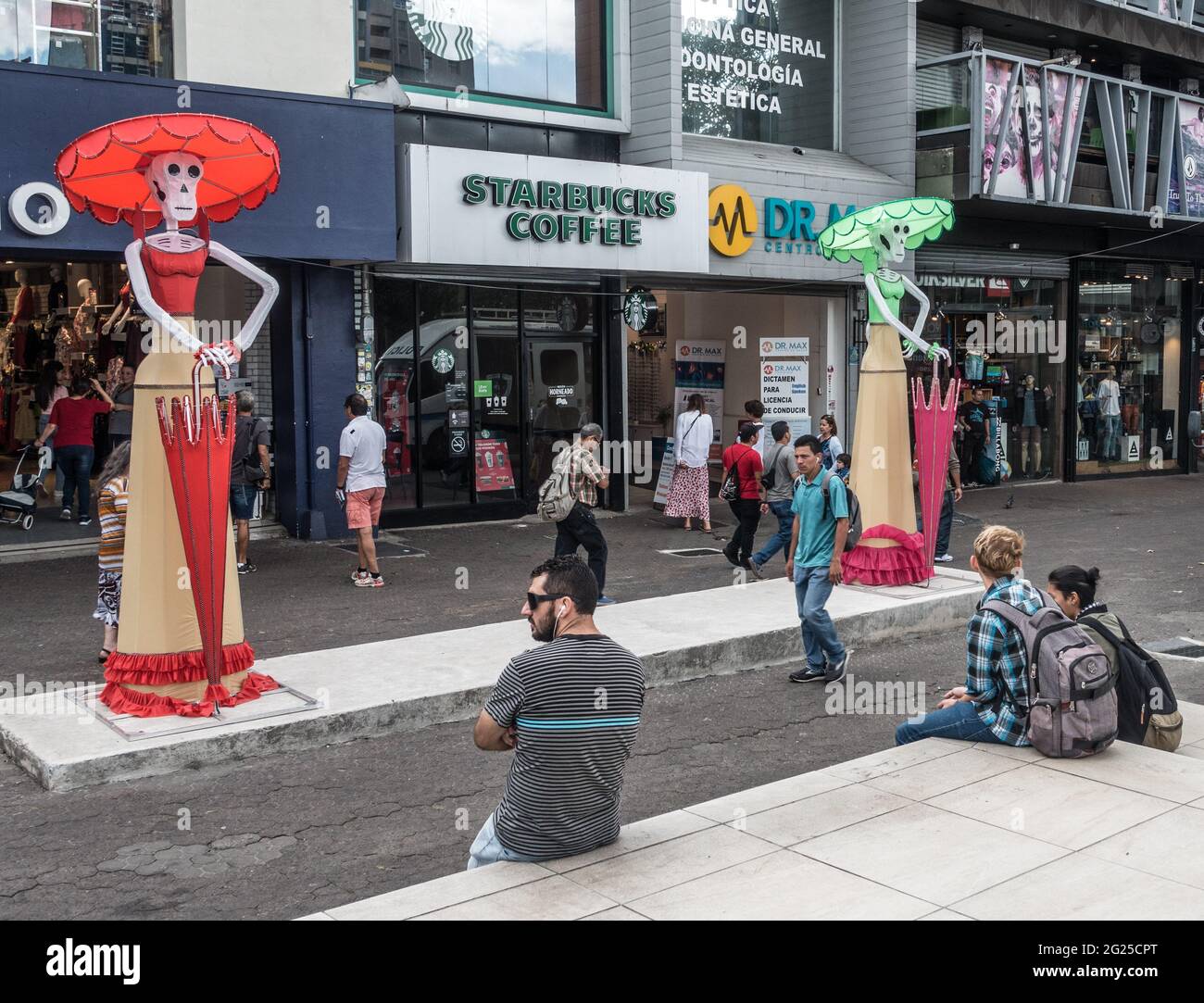 People on the walking street of Central Avenue in San José, Costa Rica ...